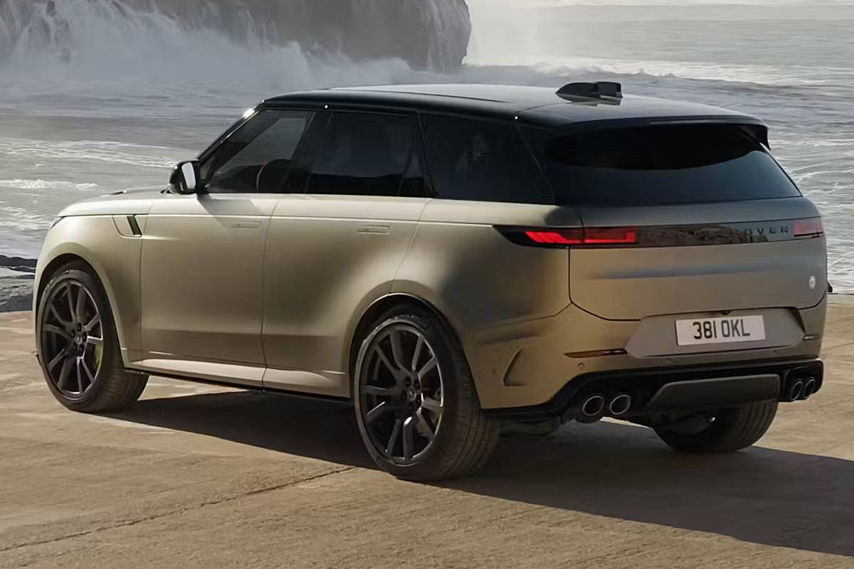 StriveME - مقارنة بين مرسيدسGLE 63 S ايه ام جي ورنج روفر سبورت اس في 2024